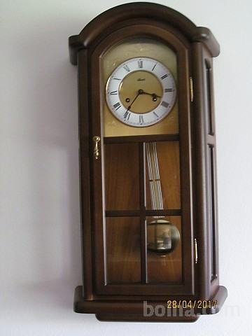 Tri stare stenske ure