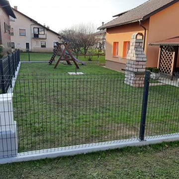Dvoriščna drsna ograja