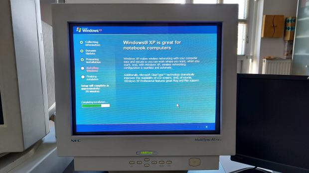 NEC MultiSync FE700+ Retro CRT monitor