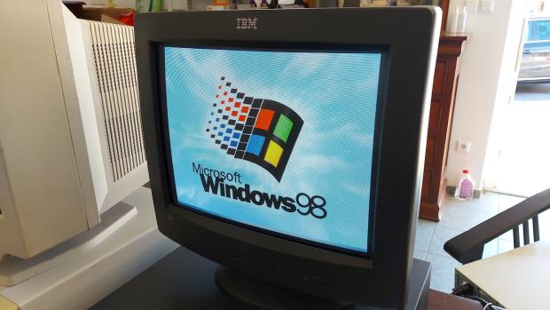 Retro CRT monitor IBM E74 katodni