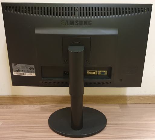 Samsung SyncMaster B2240 monitor (FULL HD) - odlično ohranjen