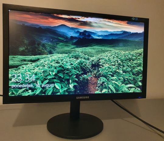 Samsung SyncMaster B2240 monitor (FULL HD) - odlično ohranjen