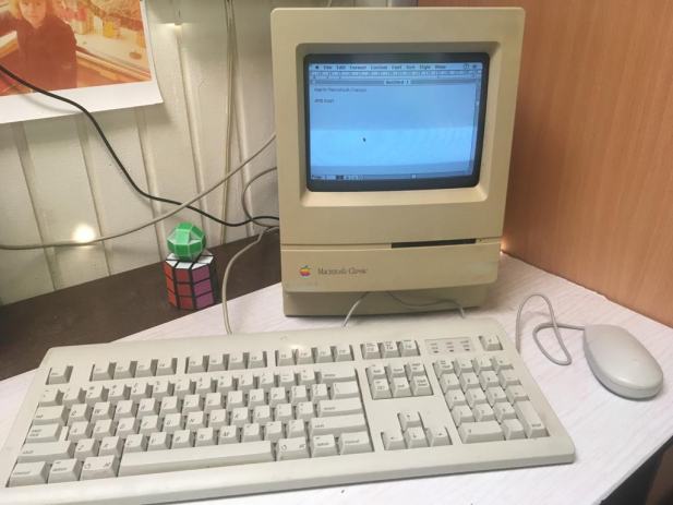Apple Macintosh Classic **1990**