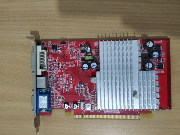 Sapphire ATI Radeon X550 256MB PCI-E pasivna (DVI, VGA, TV-OUT)
