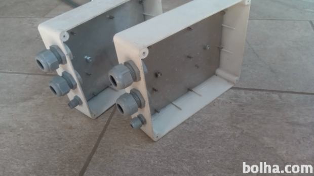 ELEKTRO doza NADOMETNA 250 x 200 z uvodnicami Brez pokrova
