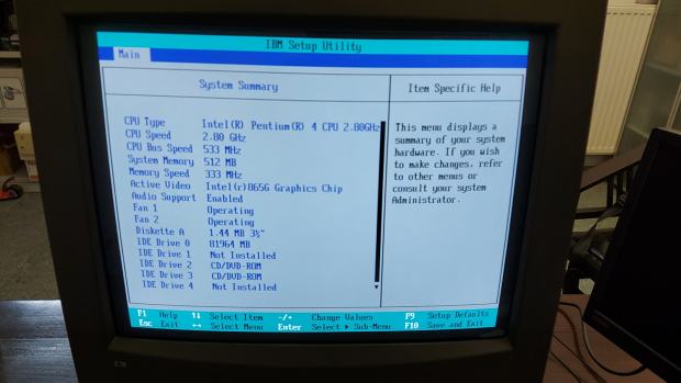 Retro računalnik IBM ThinkCentre Pentium 4 + CRT monitor IBM E74