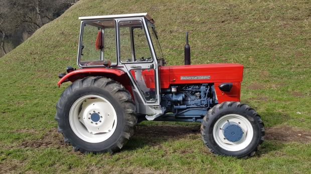 Traktor Universal 550 DTC
