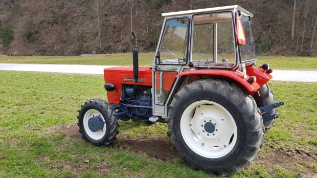 Traktor Universal 550 DTC