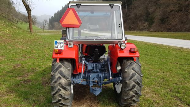 Traktor Universal 550 DTC