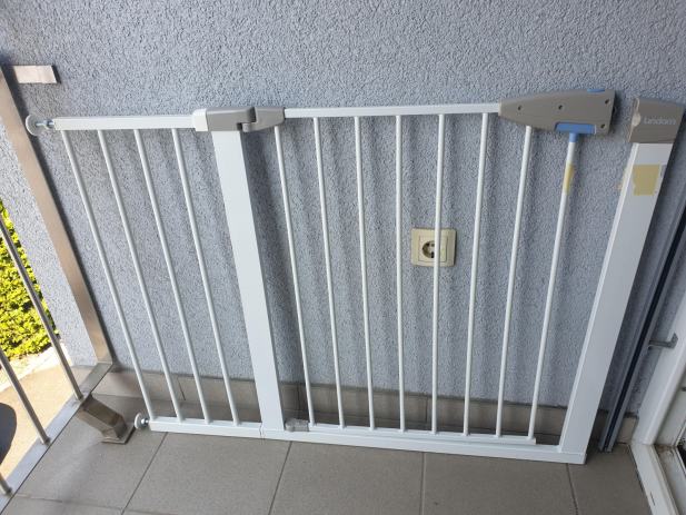 Zaščitna ograja za stopnice Lindam s podaljskom do 115 cm