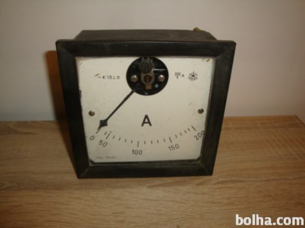 9. Iskra amper meter 0-200 A veliksot 14,5x14,5 cm