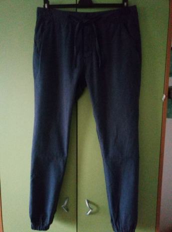 moške športne hlače št M obseg pasu 84cm