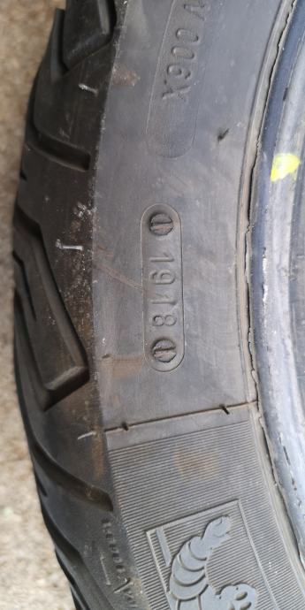 Guma 140/70/14 za motor MP3 Piaggio