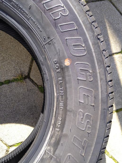 Pnevmatike Bridgestone 195/80/15 za samurai ,vitaro ali jimny