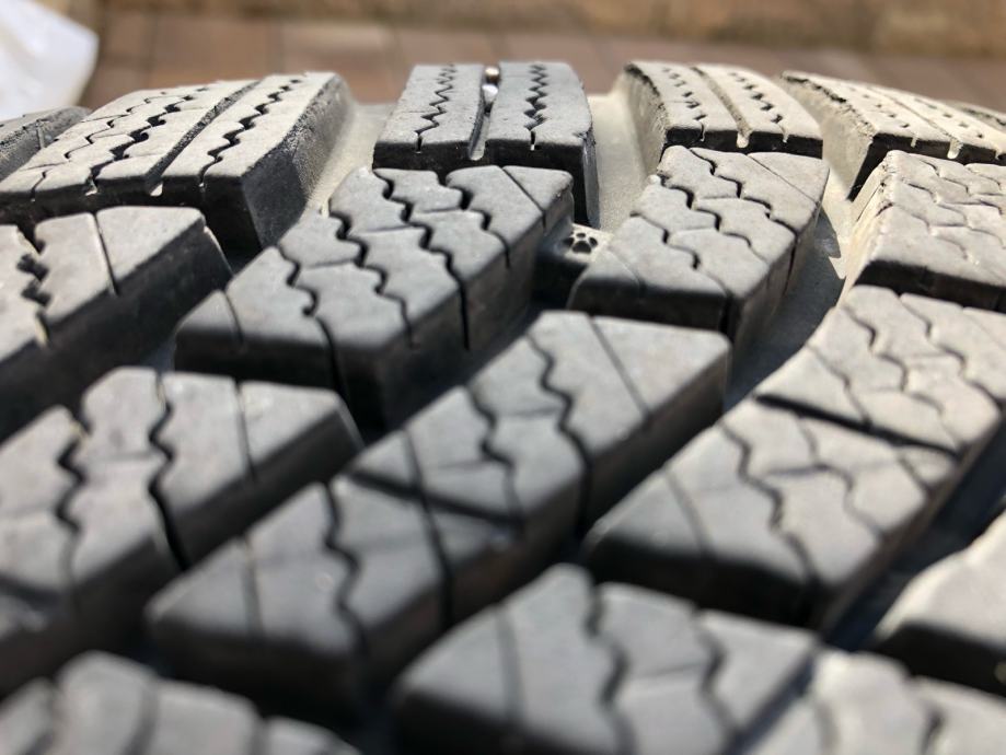Bridgestone Blizzak 205/55/16 LM005 Zimske Pnevmatike (4 kom.)