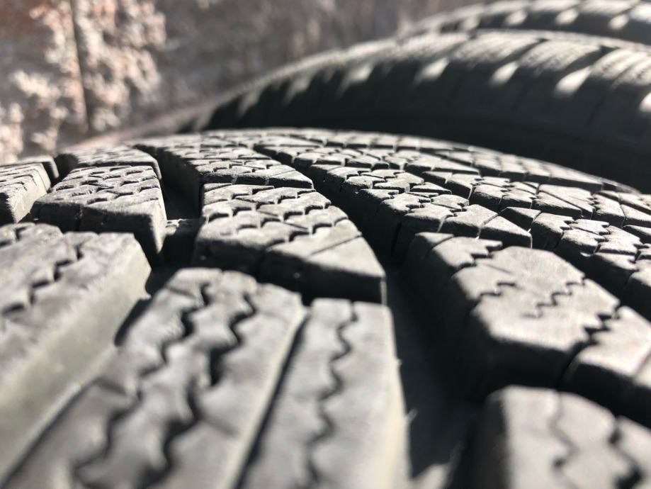 Bridgestone Blizzak 205/55/16 LM005 Zimske Pnevmatike (4 kom.)