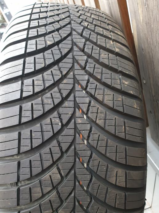 Goodyear Vector 4seasons G3 215/60/17 100H XL