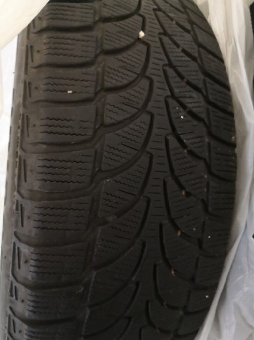 Pnevmatike Bridgestone 215/60/17 zimska Količina: 4