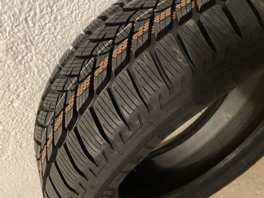 Pnevmatike Fulda 215/60/17 zimska Količina: 4