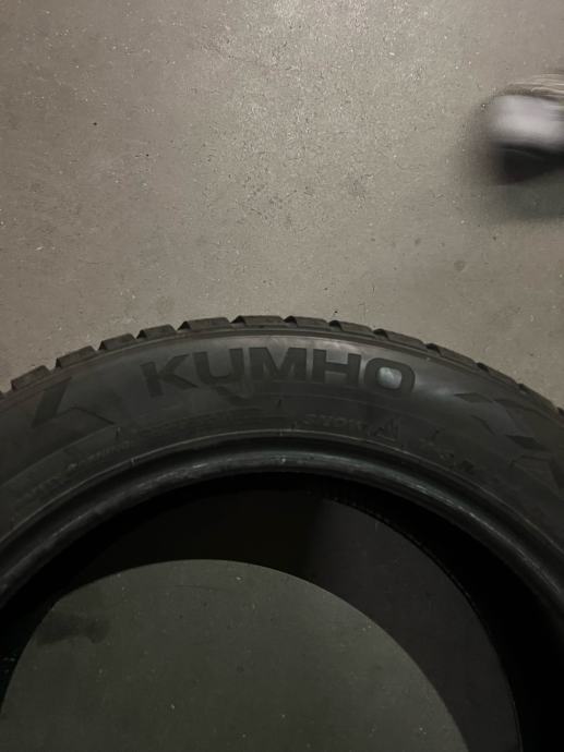 Pnevmatike Kumho 215/55/17 zimska Količina: 4