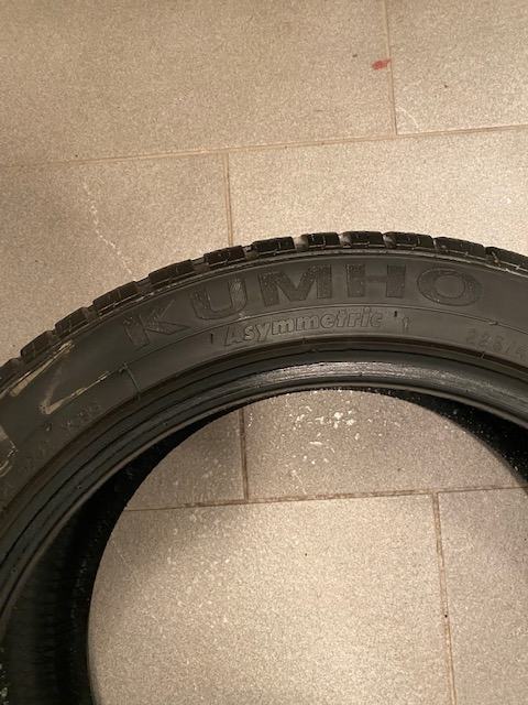Pnevmatike Kumho 225/45/17 zimska Količina: 4