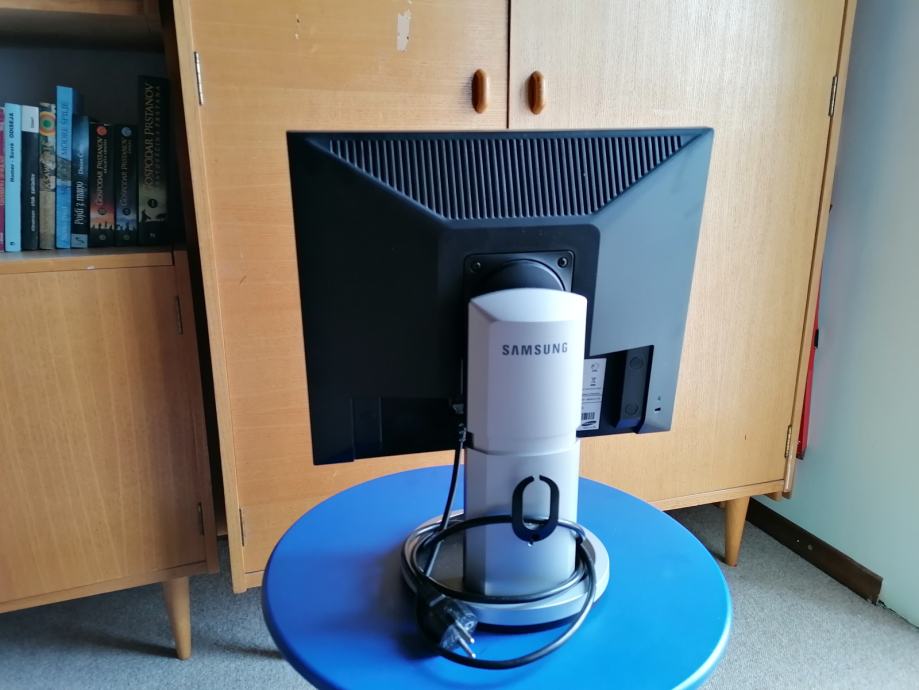17 inch LCD Monitor Samsung SyncMaster 740 B.