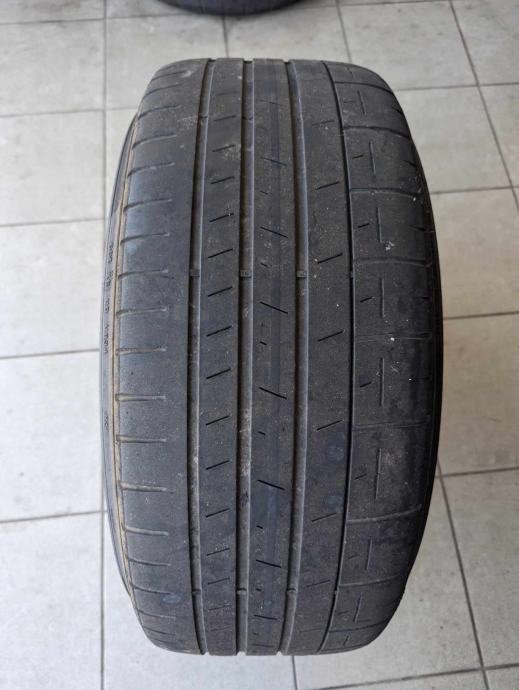 Dve pnevmatiki Pireli P zero R02 235 35 19