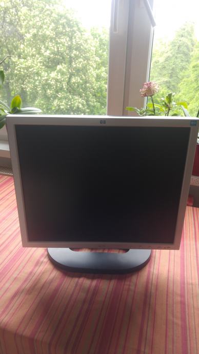 Odličen 19 LCD Monitor HP L1925