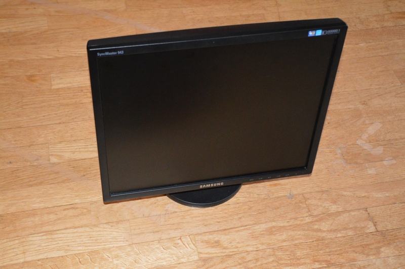 Samsung monitor Syncmaster 943 rabljen prodam