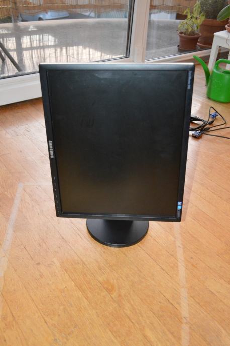 Samsung monitor Syncmaster 943 rabljen prodam
