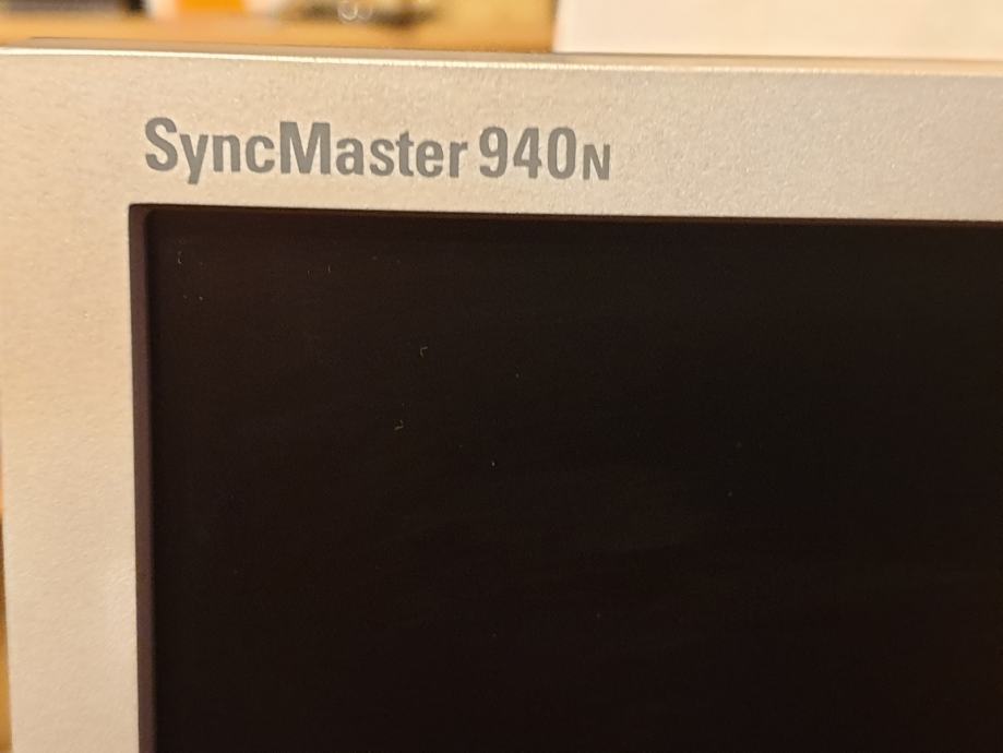 Samsung syncmaster 940n 19 palcev