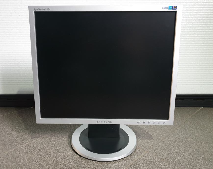 LCD monitor Samsung SyncMaster 940N