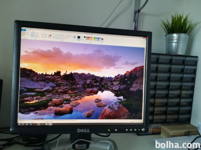 20 monitor DELL ultrasharp 2001FP, resolucija 1600x1200