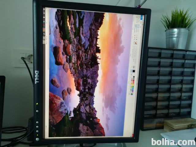 20 monitor DELL ultrasharp 2001FP, resolucija 1600x1200