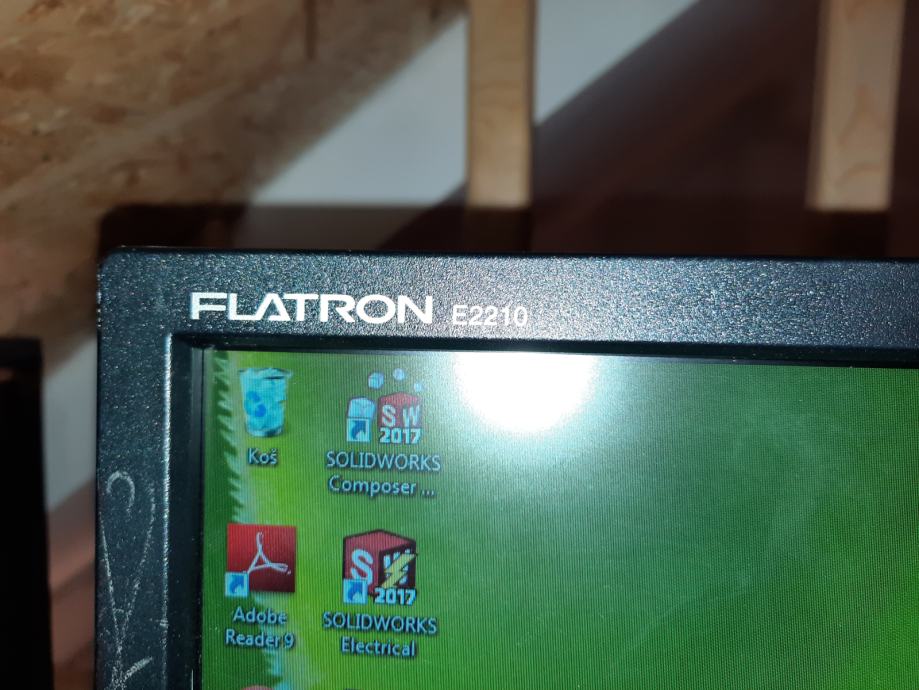 Monitor LCD LG E2210