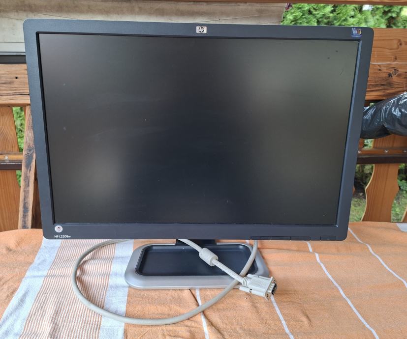 HP L2208w 22-inch Widescreen LCD Monitor računalniški monitor 55,9 cm