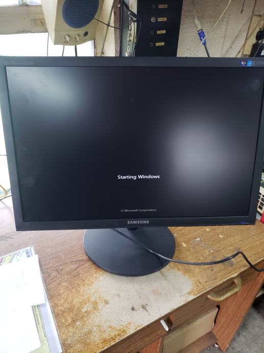 SAMSUNG LCD 22 INCH MONITOR