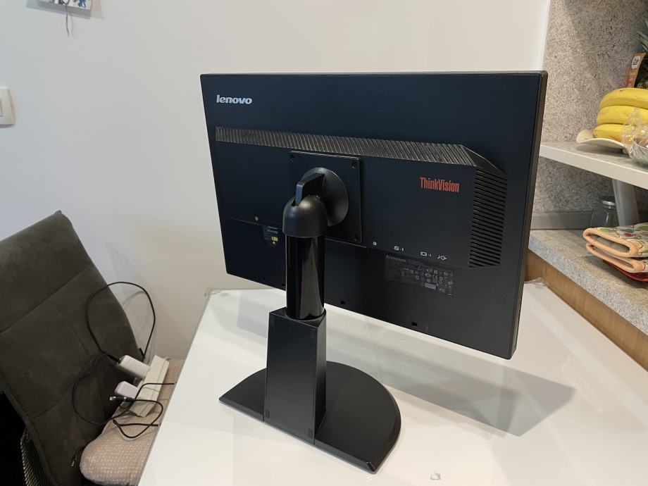 Monitor Lenovo LT2252pwa 22 LED 1680x1050 16:10