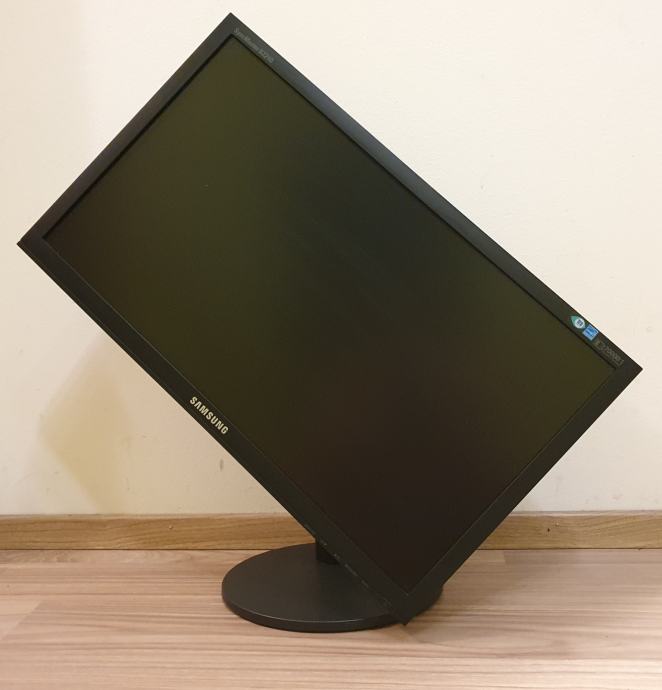 Samsung SyncMaster B2240 monitor (FULL HD) - odlično ohranjen