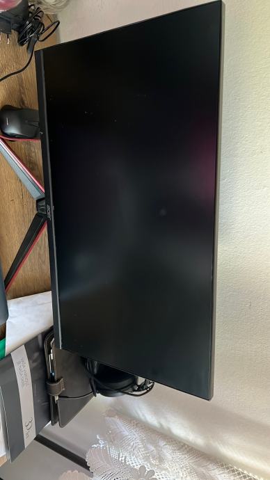 prodajam monitor