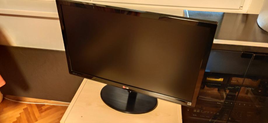 Prodam: Monitor LG 24EA53VQ-P IPS