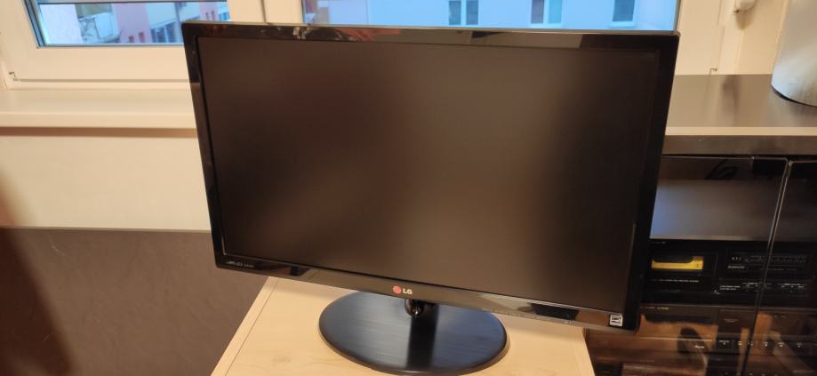 Prodam: Monitor LG 24EA53VQ-P IPS