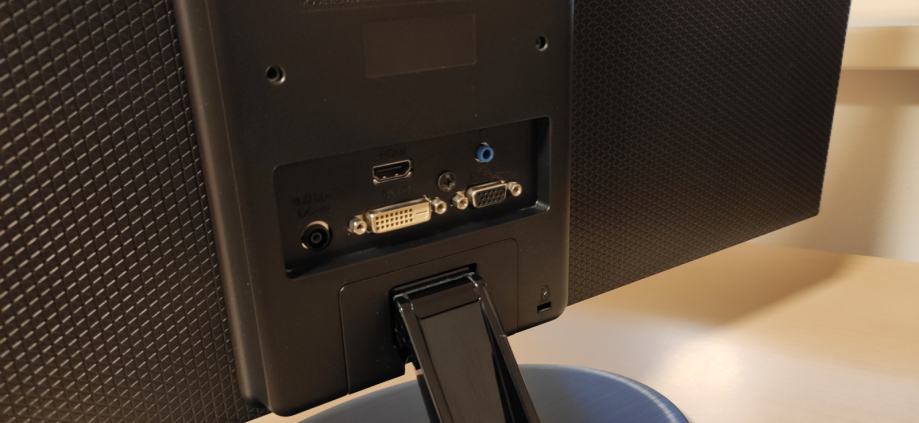 Prodam: Monitor LG 24EA53VQ-P IPS