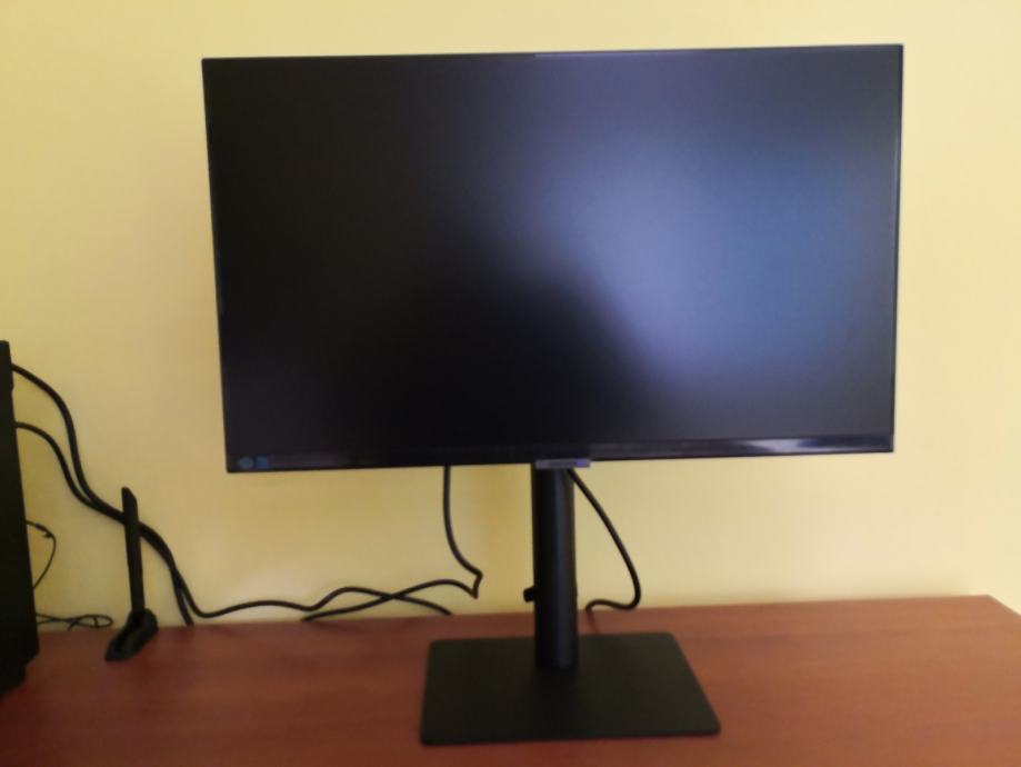 Prodam novi monitor Samsung