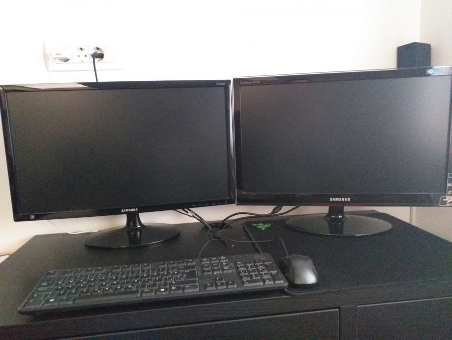 Samsung S24D300 LED in Samsung P2350 LED monitor