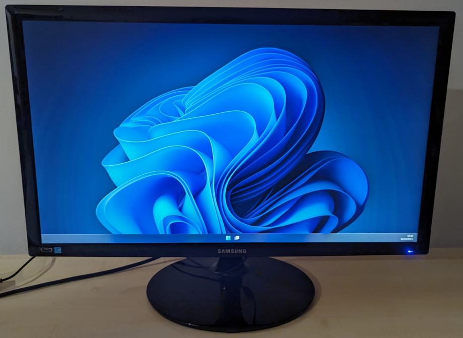 Samsung SyncMaster S24B300 | 24 palčni | LED | 16:9 | 1920x1080