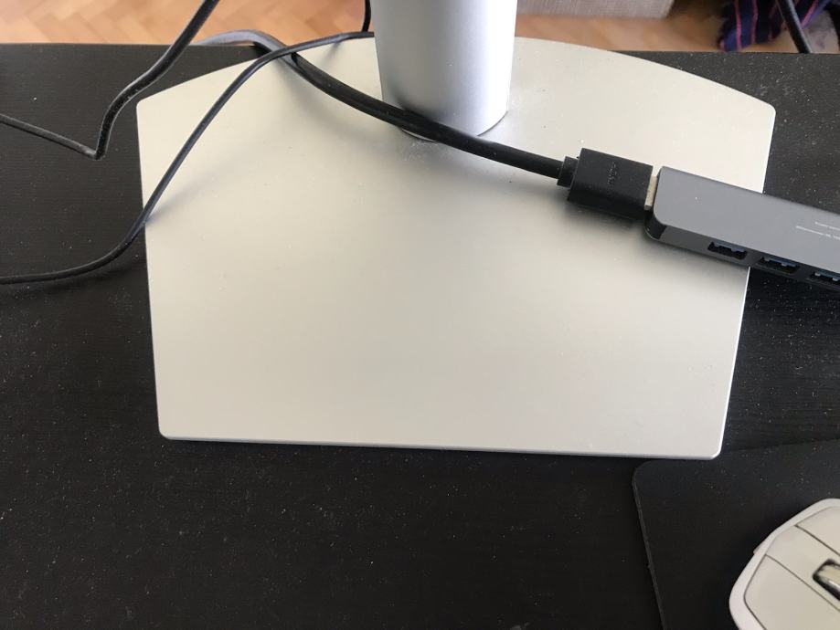 Kot nov monitor DELL S2721HS