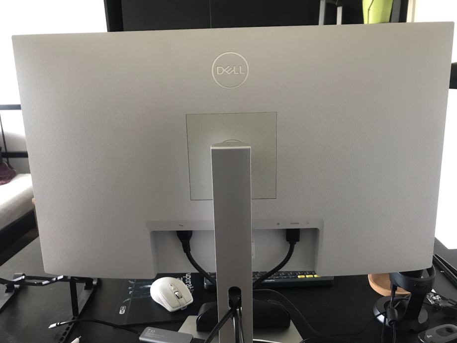 Kot nov monitor DELL S2721HS