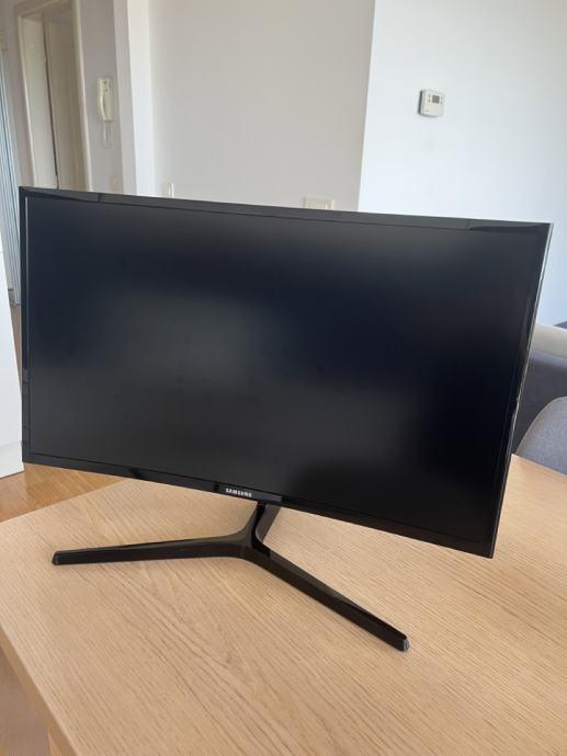 Ukrivljen Samsung monitor/zaslon C27F398FWU