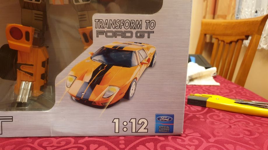TRANSFORMER FORD GT 40, Merilo 1/12 ROADBOT